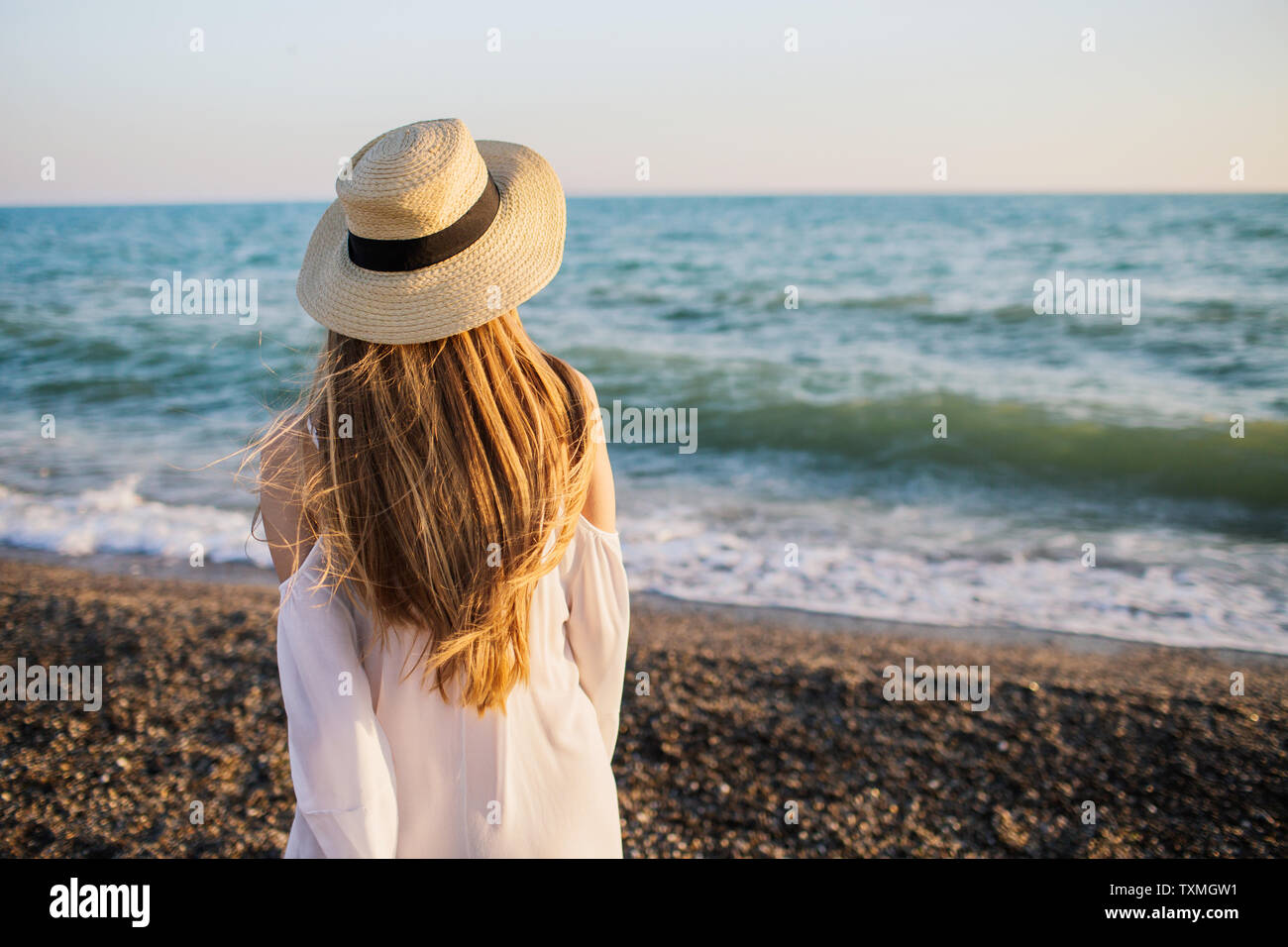Water looking back at beach hi-res stock photography and images - Alamy
