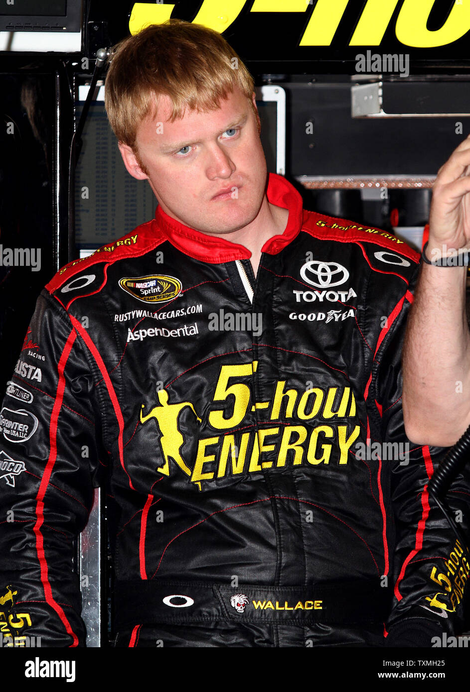 Steve Wallace waits for his car to be adjusted during the final ...