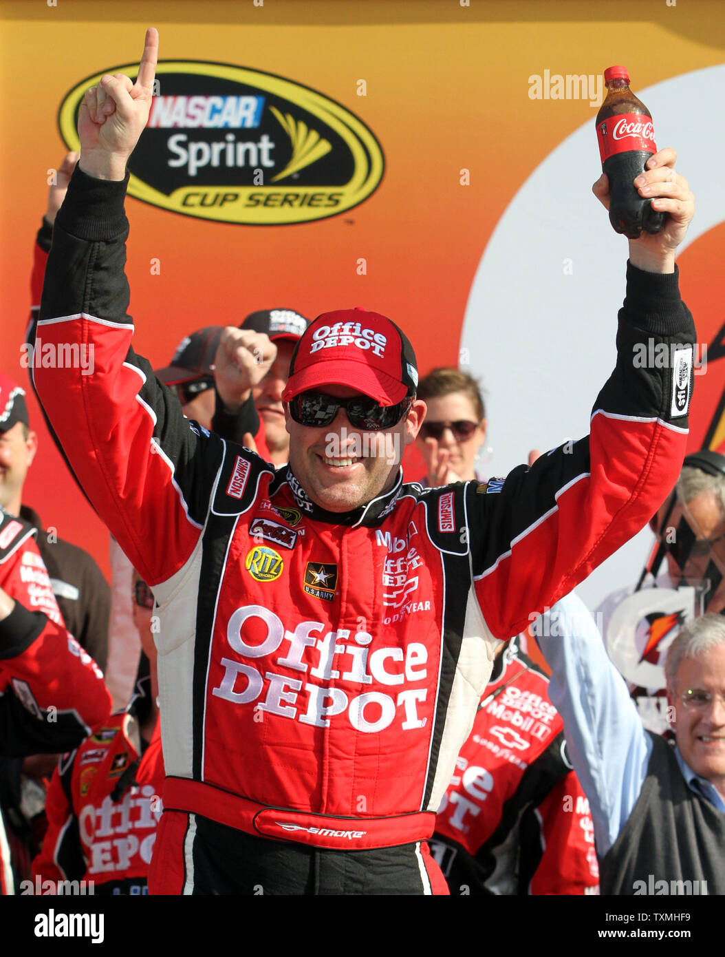 Tony Stewart celebrates winning the NASCAR Gatorade Duel #1 at Daytona ...