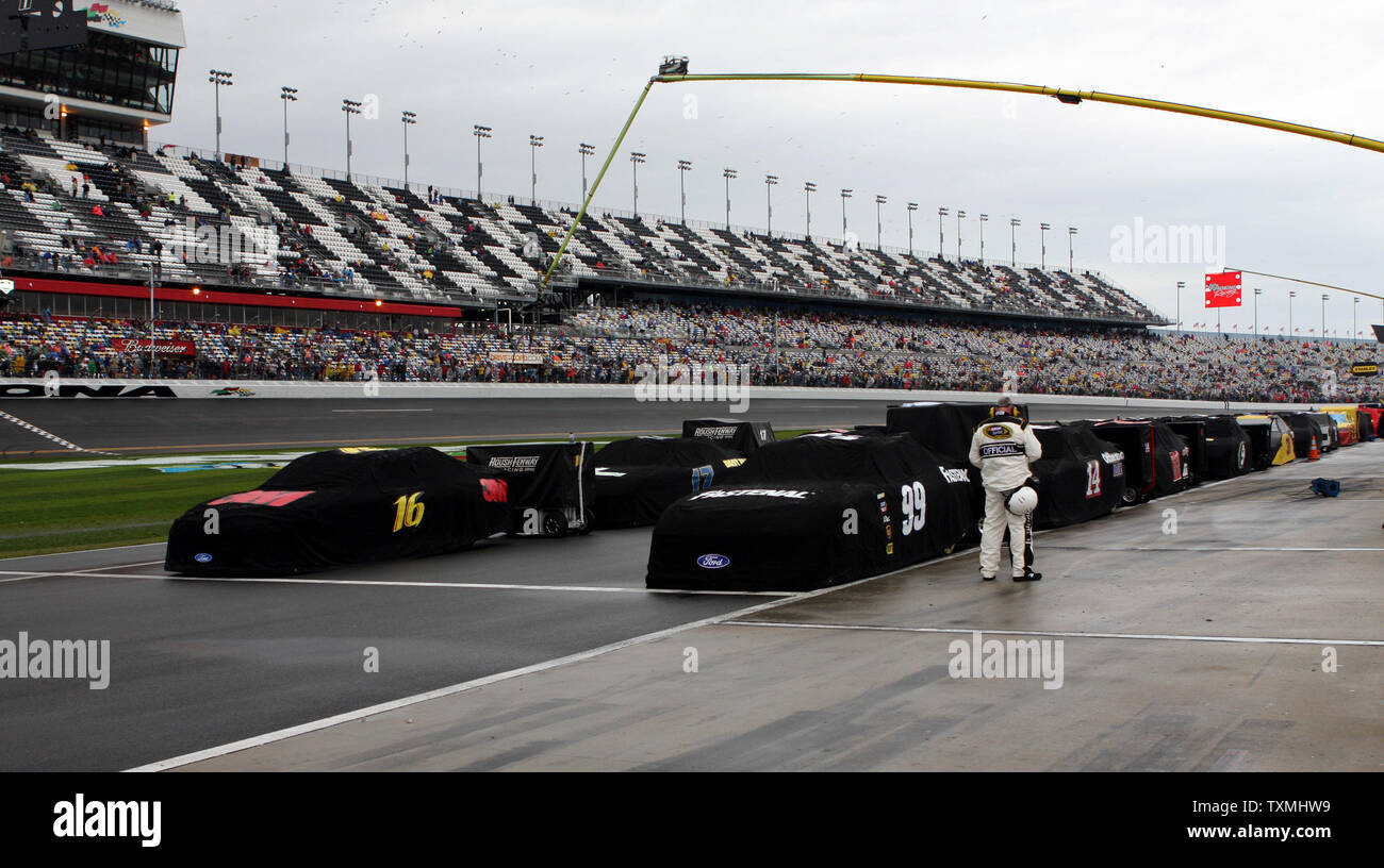 Cars racing on beach hi-res stock photography and images - Alamy