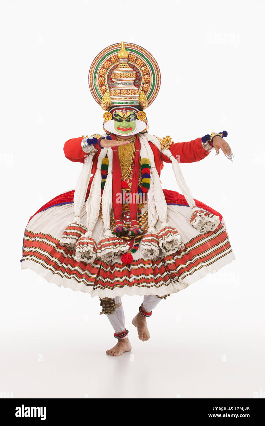 Kathakali dancer performing Stock Photo - Alamy