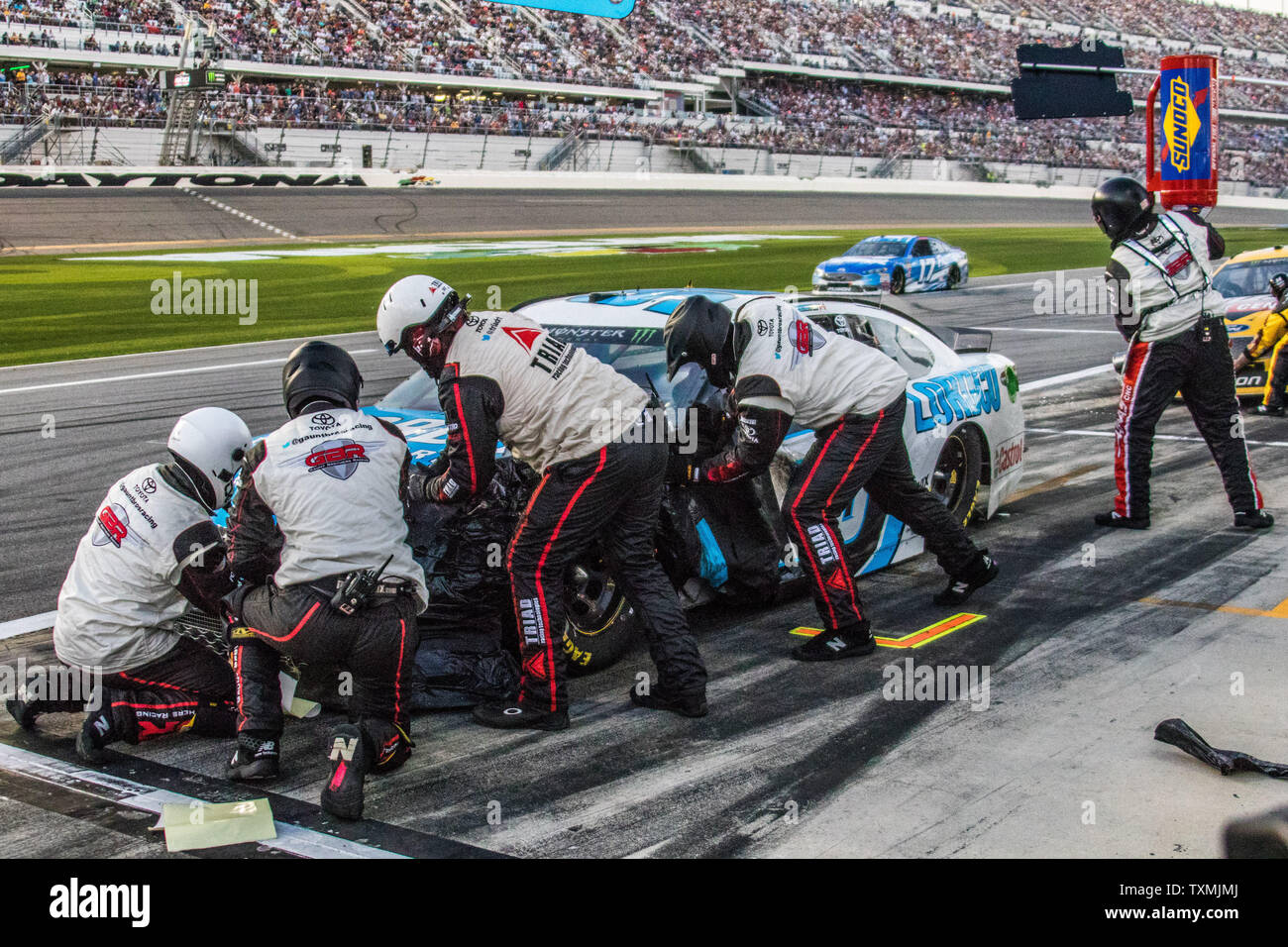 DJ Kennington receives repairs and fuel ate in the Daytona 500 at ...