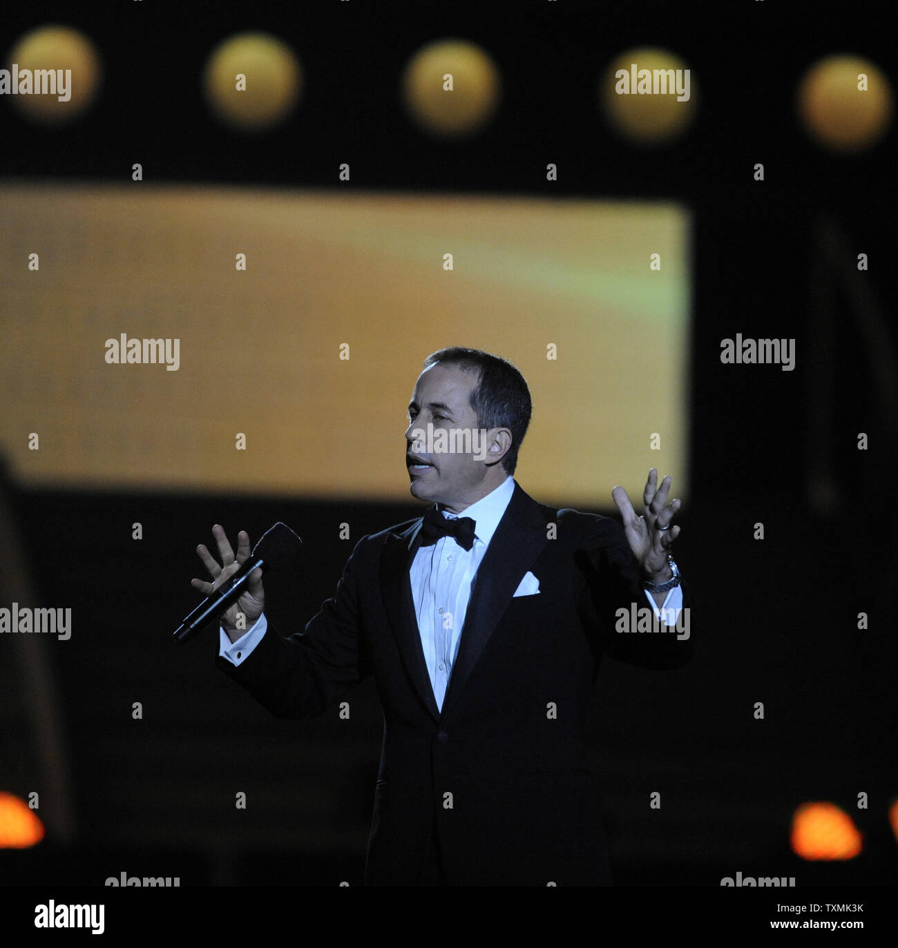 Final episode of seinfeld hi-res stock photography and images - Alamy