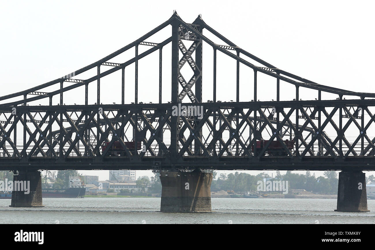 Yalu river bridge trucks hi-res stock photography and images - Alamy