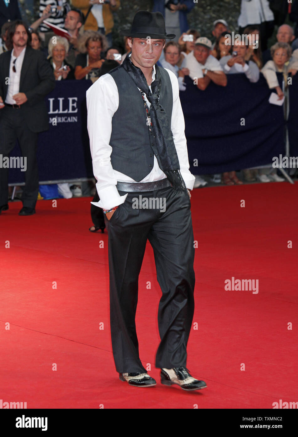 Like dandelion dust hi-res stock photography and images - Alamy