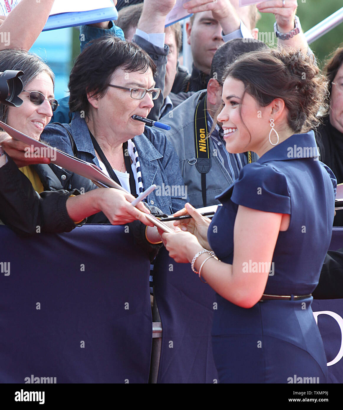 America Ferrera signs autographs on the red carpet before a screening ...
