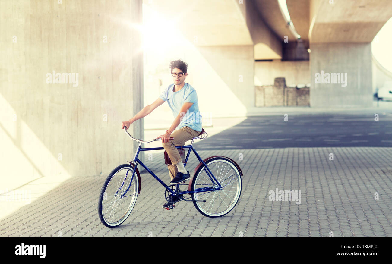 Fixed cycle hi-res stock photography and images - Alamy