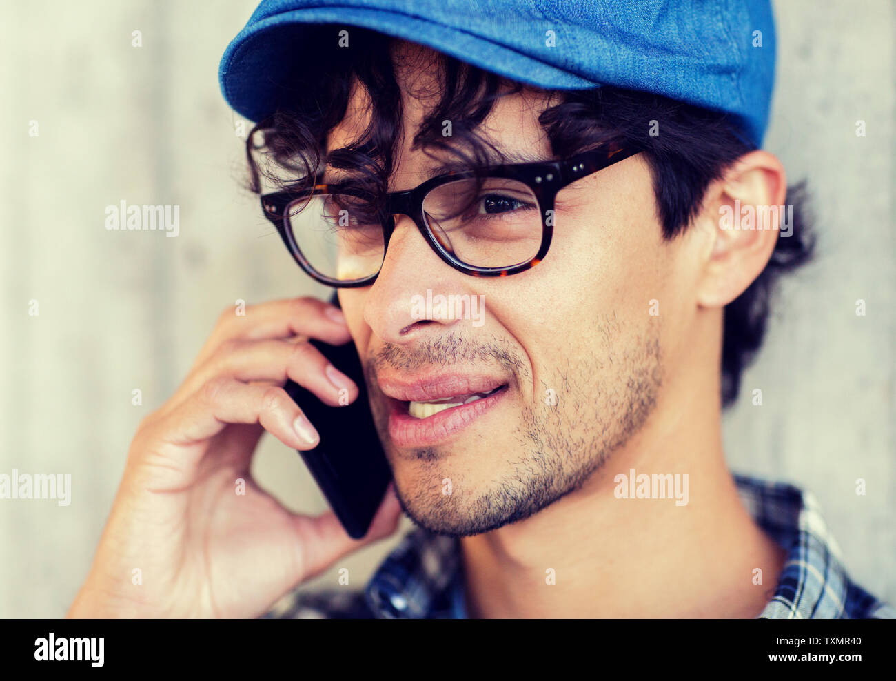 close up of man calling on smartphone Stock Photo - Alamy