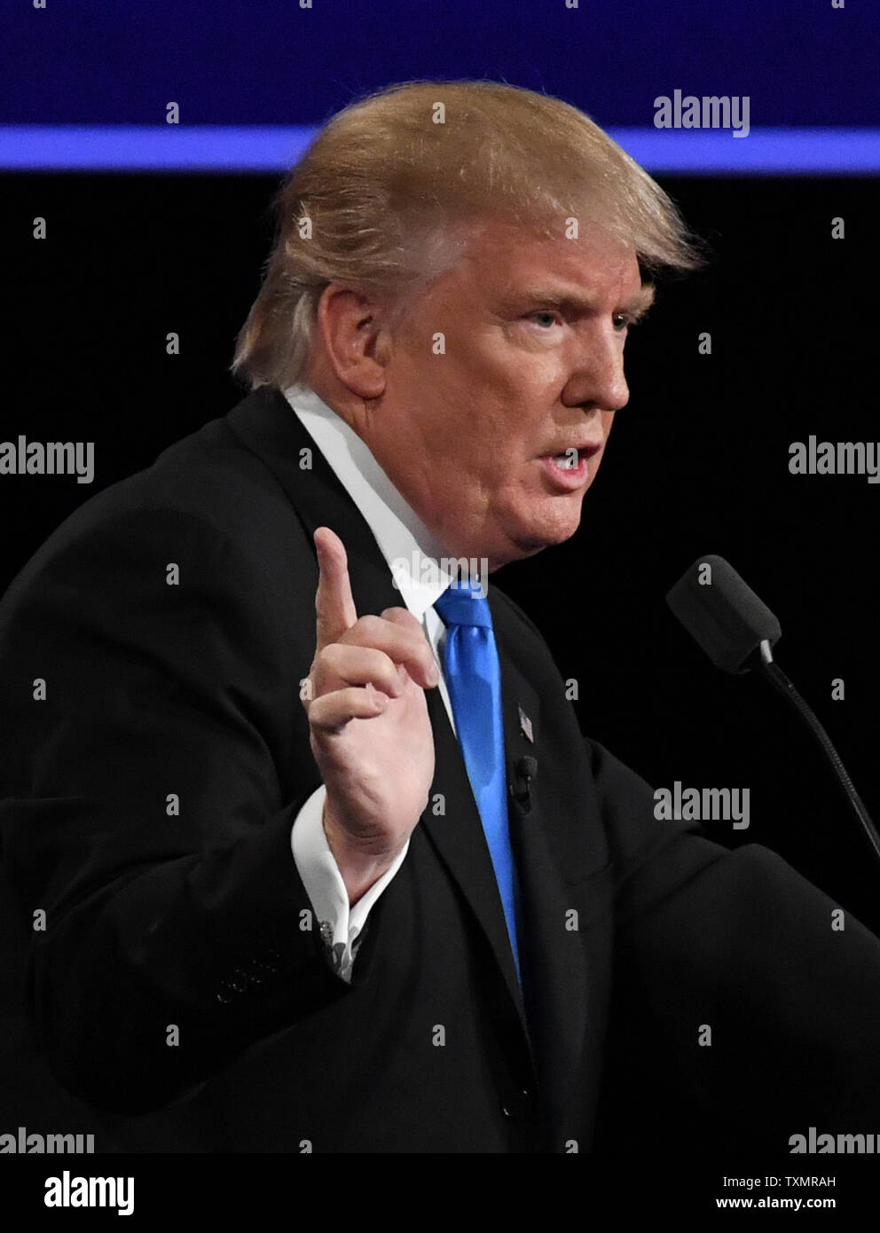 Donald Trump debates Hillary Clinton at Hofstra University in Hempstead ...