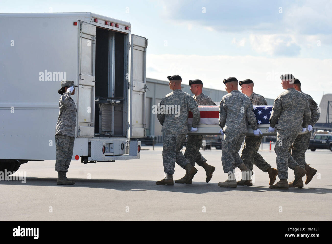 An Army Transfer Unit moves the transfer case containing the remains of ...