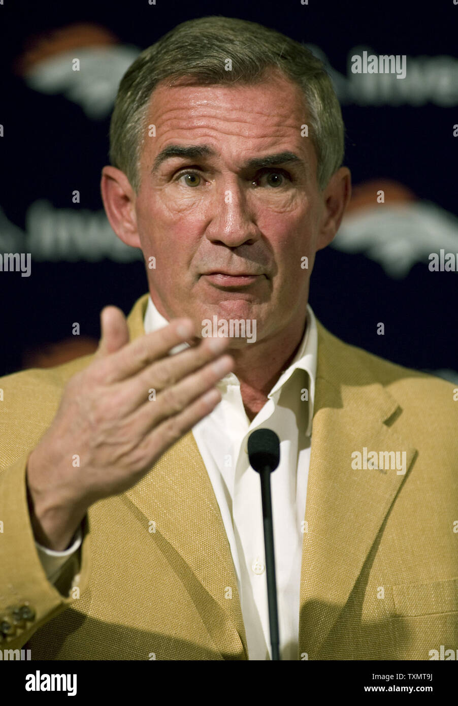 Mike shanahan coach denver broncos hi-res stock photography and images ...