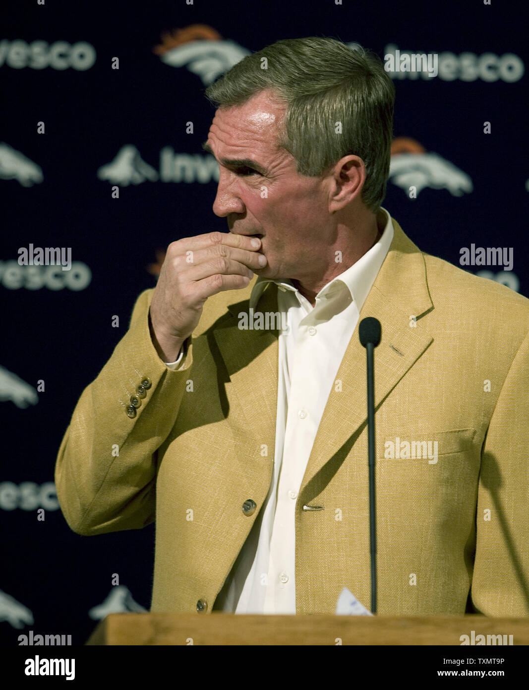 Mike shanahan coach denver broncos hi-res stock photography and images ...