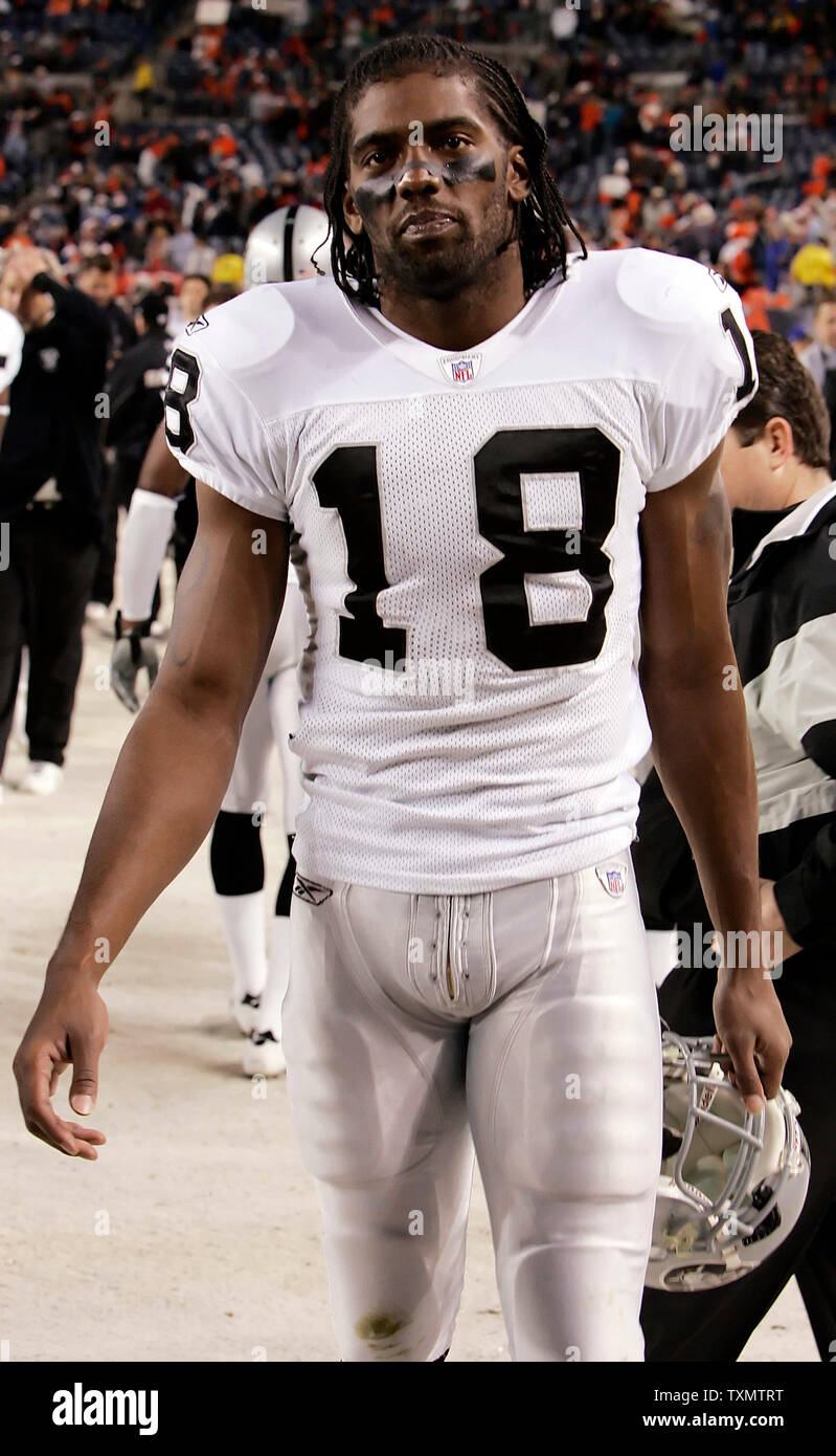 Oakland raiders wide receiver randy moss hi-res stock photography and ...
