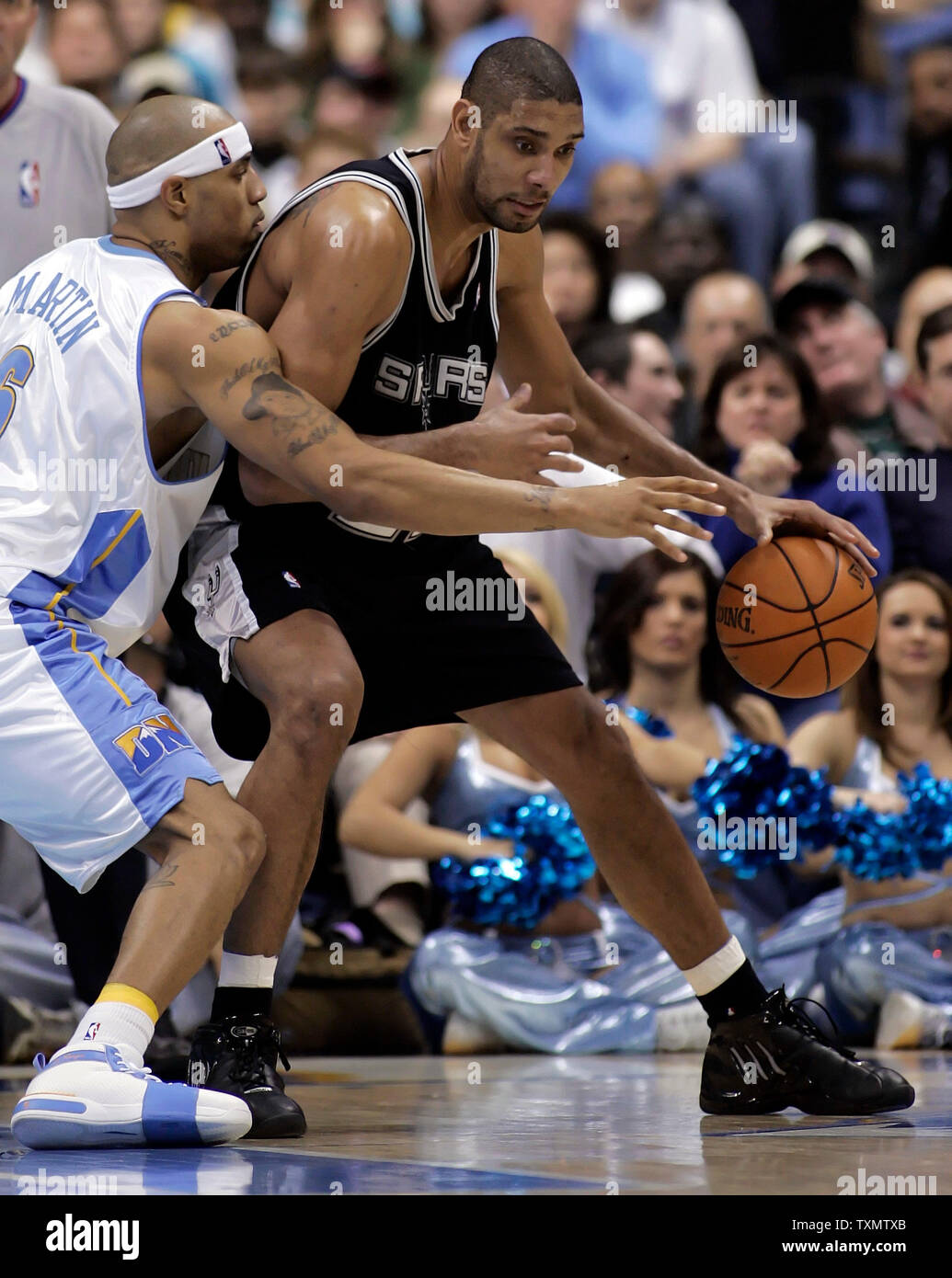 San antonio spurs tim duncan win hi-res stock photography and images ...