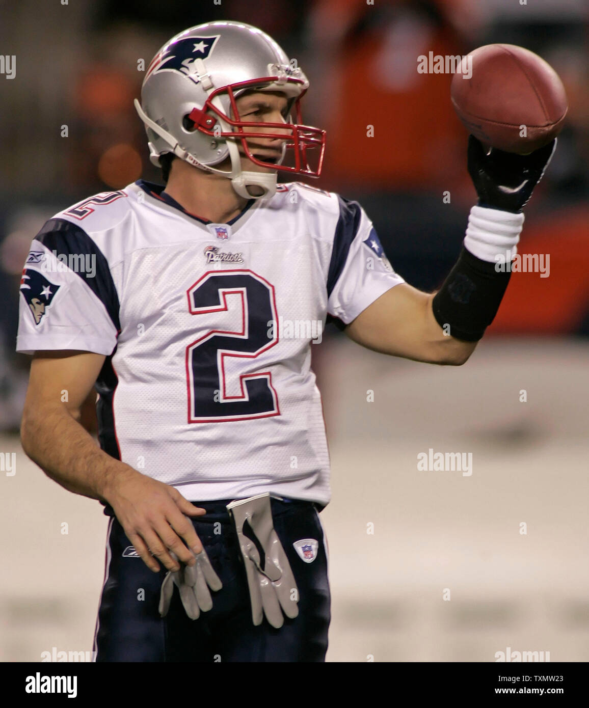 Doug flutie hi-res stock photography and images - Alamy