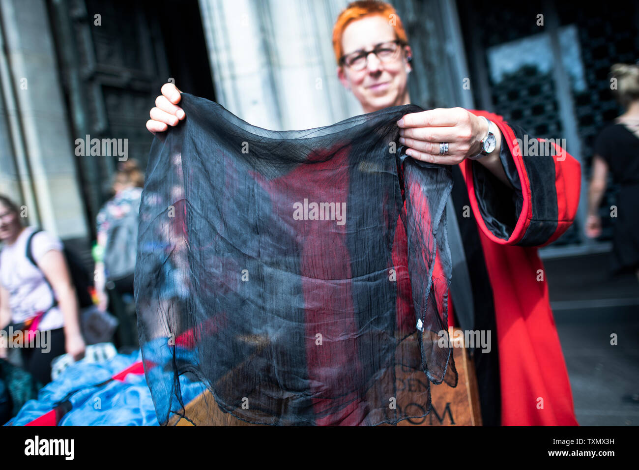 Scantily dressed hi-res stock photography and images - Alamy