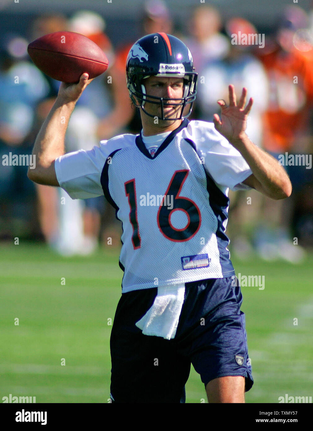 Denver broncos quarterback jake plummer hi-res stock photography and ...