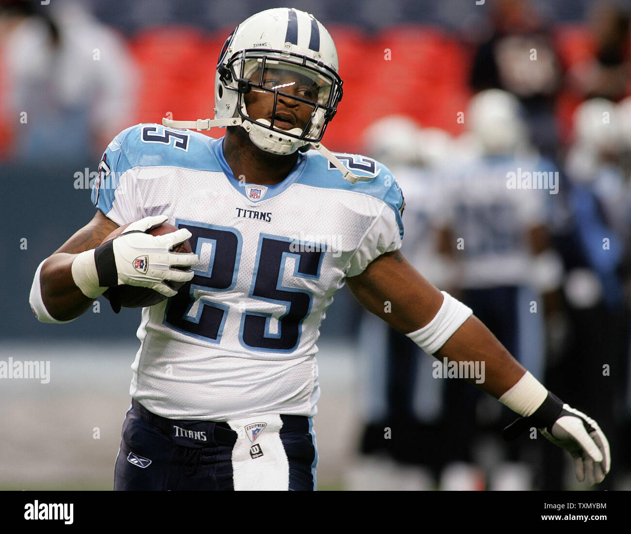 Tennessee titans running back lendale hi-res stock photography and ...