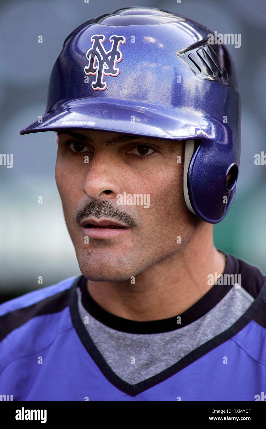 New York Mets second baseman Jose Valentin watches Colorado Rockies ...