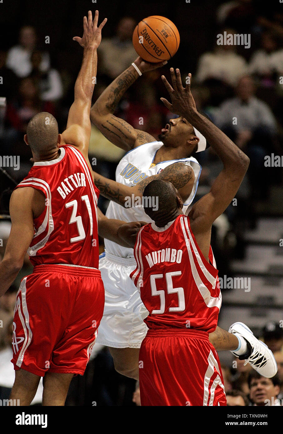 Dikembe mutumbo hi-res stock photography and images - Alamy