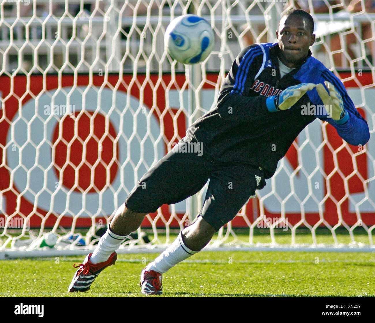 FC Dallas reserve goalkeeper Ray Burse warmsup prior to game at Dick's ...