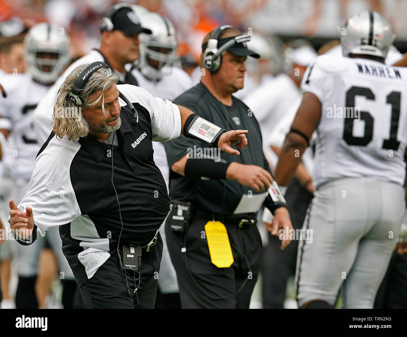 Football hand signals hi-res stock photography and images - Alamy