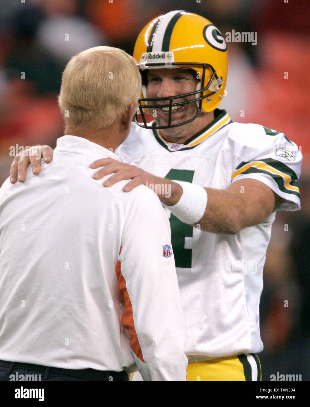 Brett favre coach hi-res stock photography and images - Alamy