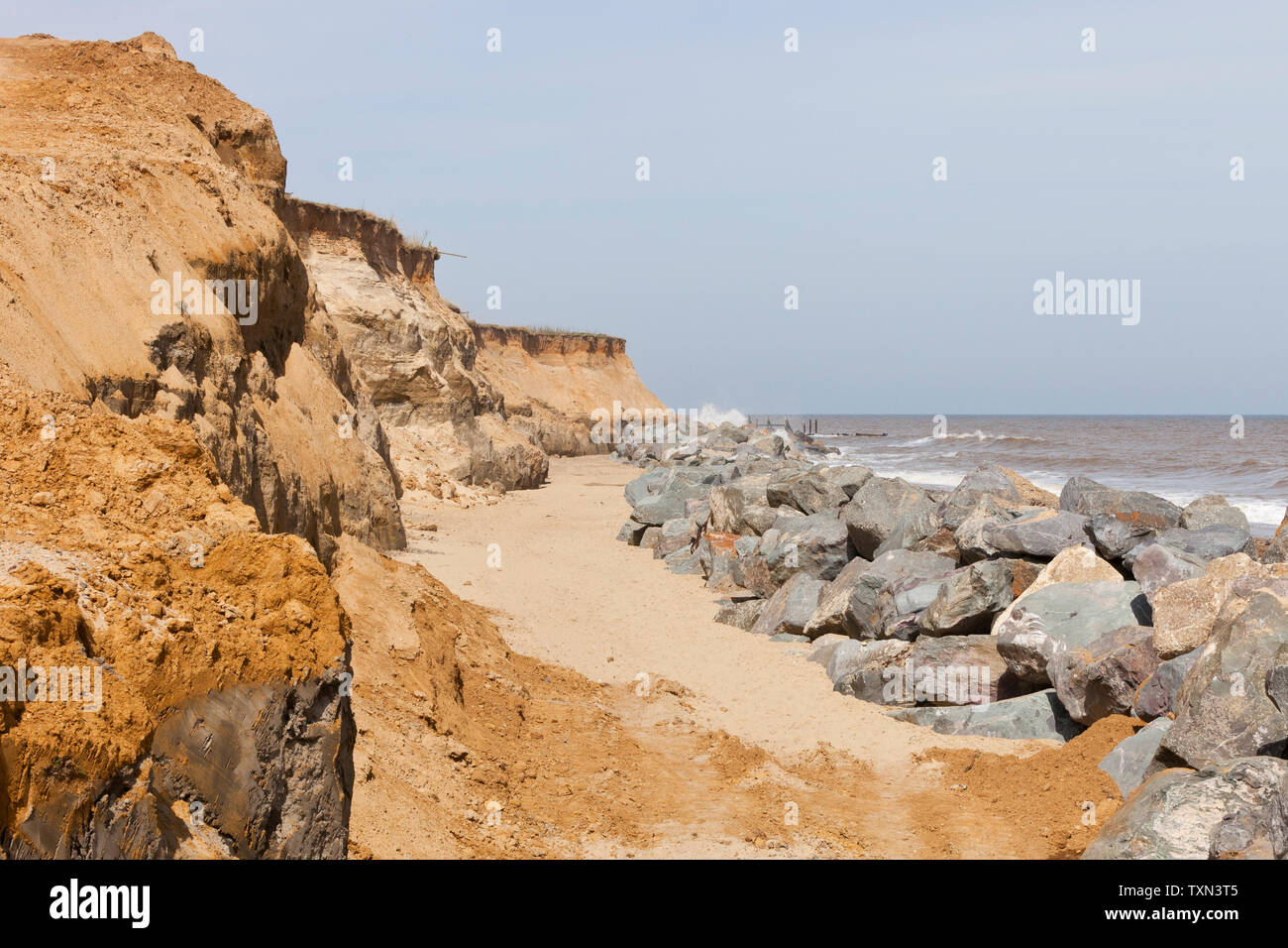 Happisburgh coastal erosion hi-res stock photography and images - Alamy