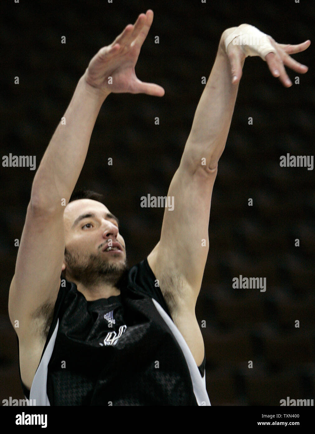 Sprained finger hi-res stock photography and images - Alamy