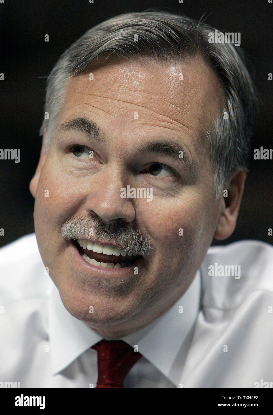 Phoenix suns coach mike dantoni hi-res stock photography and images - Alamy
