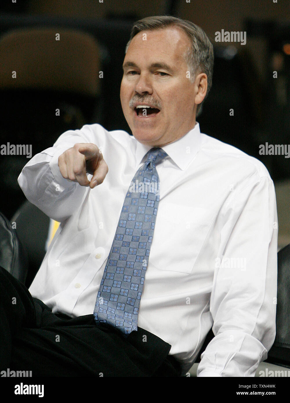 Phoenix suns coach mike dantoni hi-res stock photography and images - Alamy