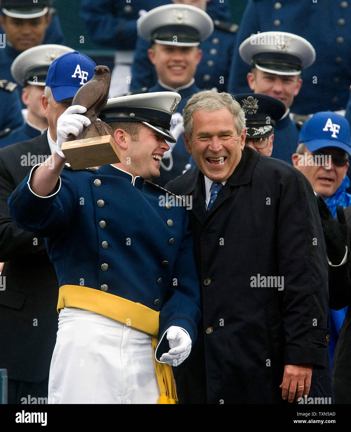 U.S. President George W. Bush (R) receives the "Falcon" honorary award ...
