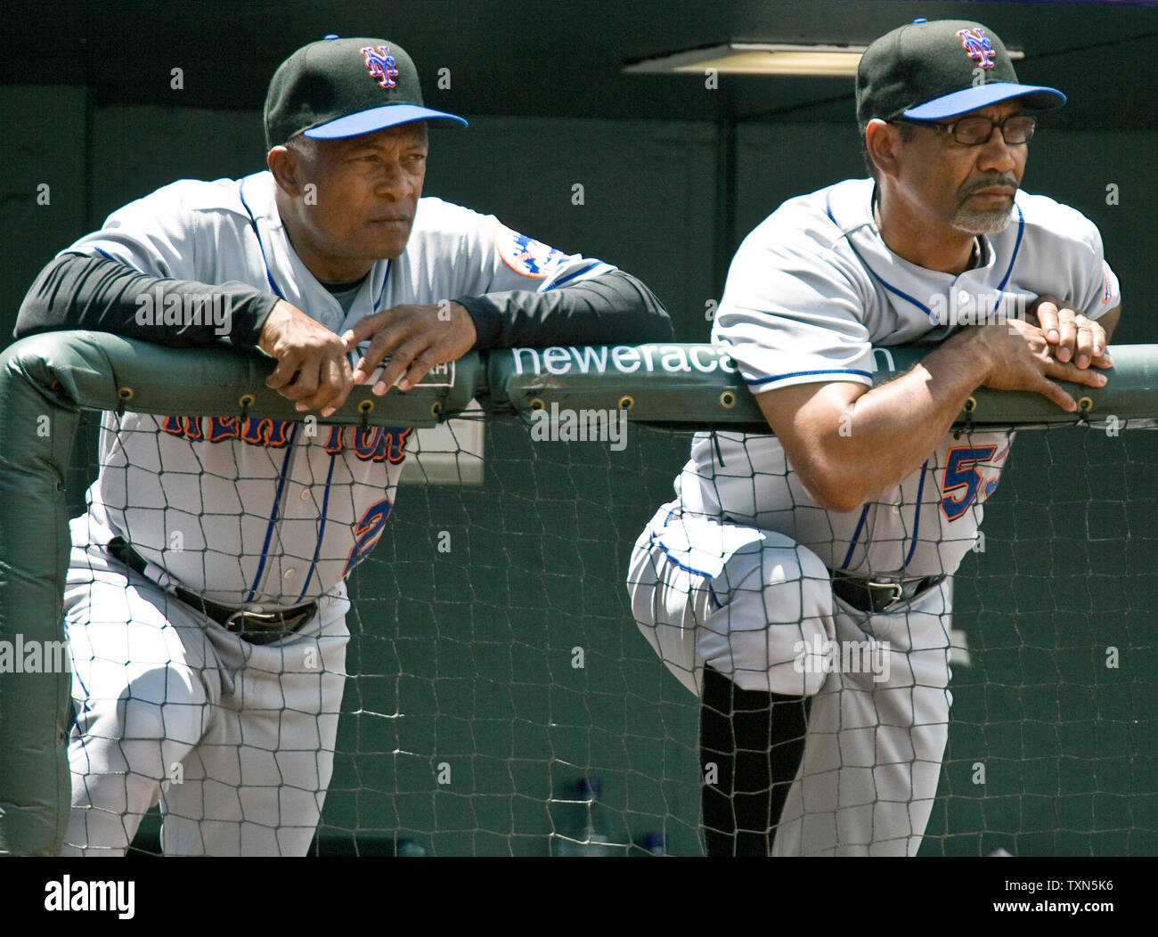 New York Mets interim manager Jerry Manuel (R) and coach Sandy Alomar ...