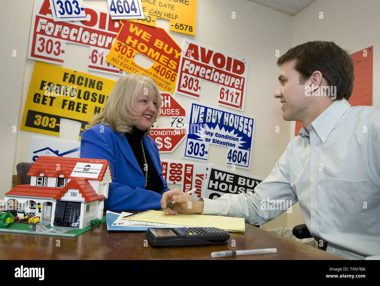 Housing hotline hi-res stock photography and images - Alamy