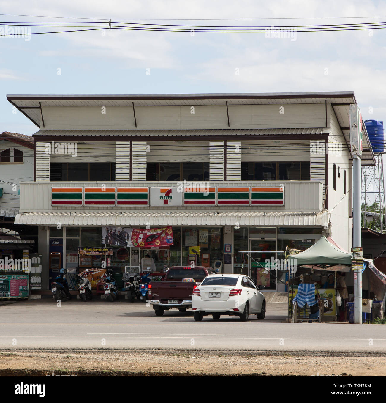 7 eleven mini supermarket hi-res stock photography and images - Alamy