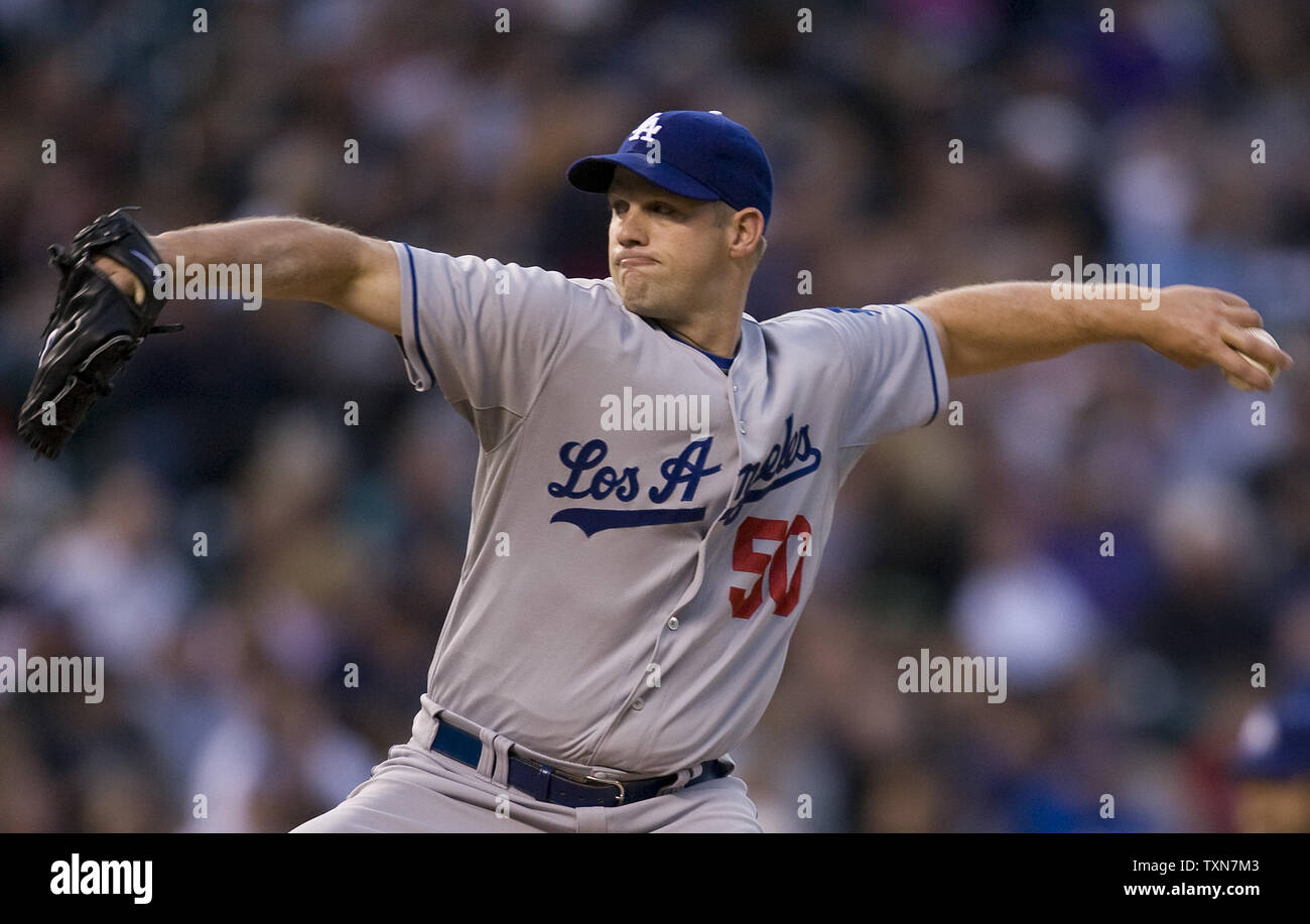Los Angeles Dodgers starting pitcher Eric Stults throws against the ...