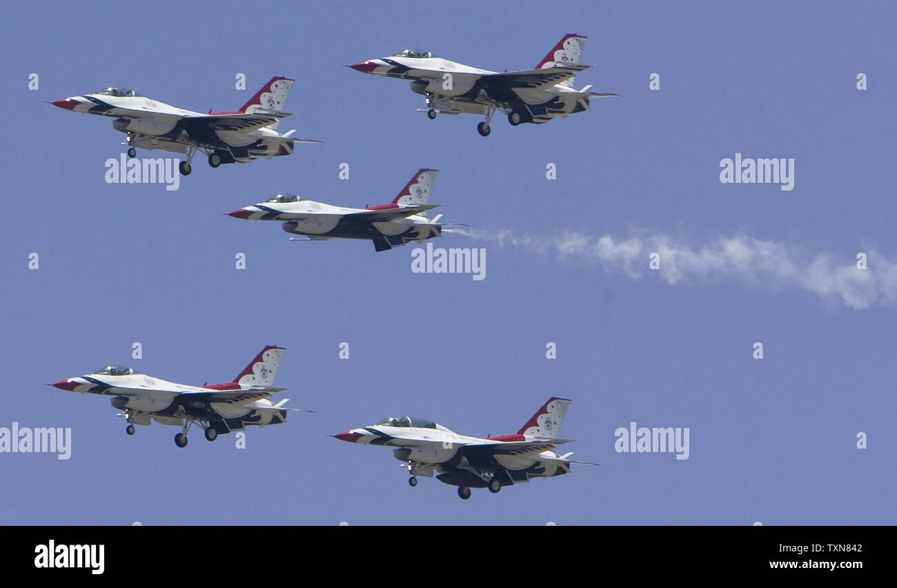 United States Air Force Thunderbirds take formation during the 2009 ...