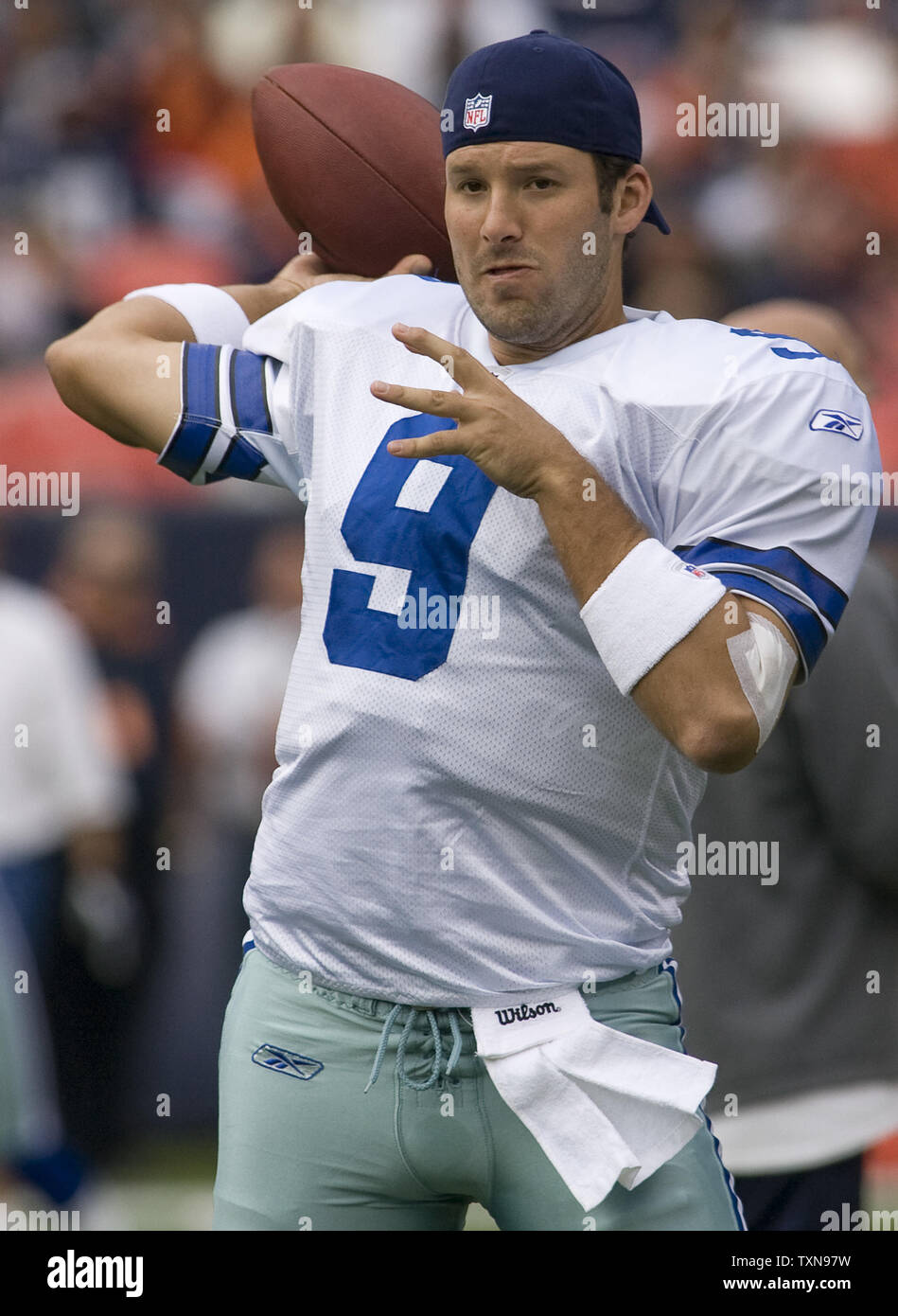 Dallas Cowboys quarterback Tony Romo warms up at Invesco Field at Mile ...