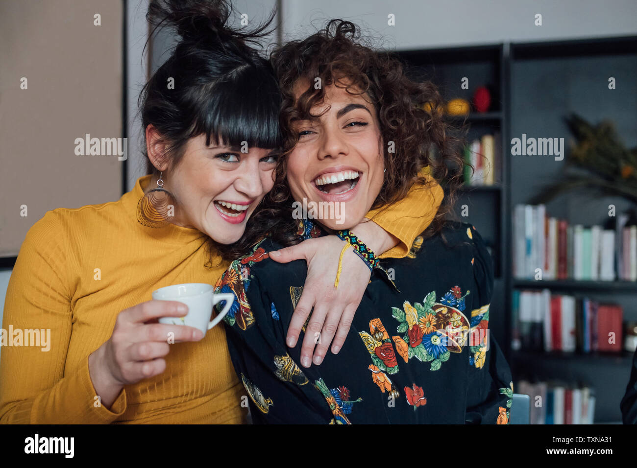 Laughing faces hi-res stock photography and images - Alamy