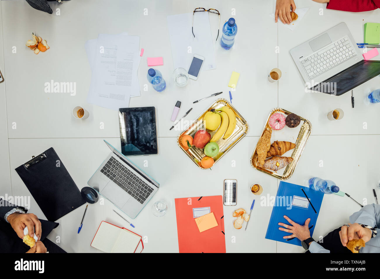 Business meeting tea hi-res stock photography and images - Alamy