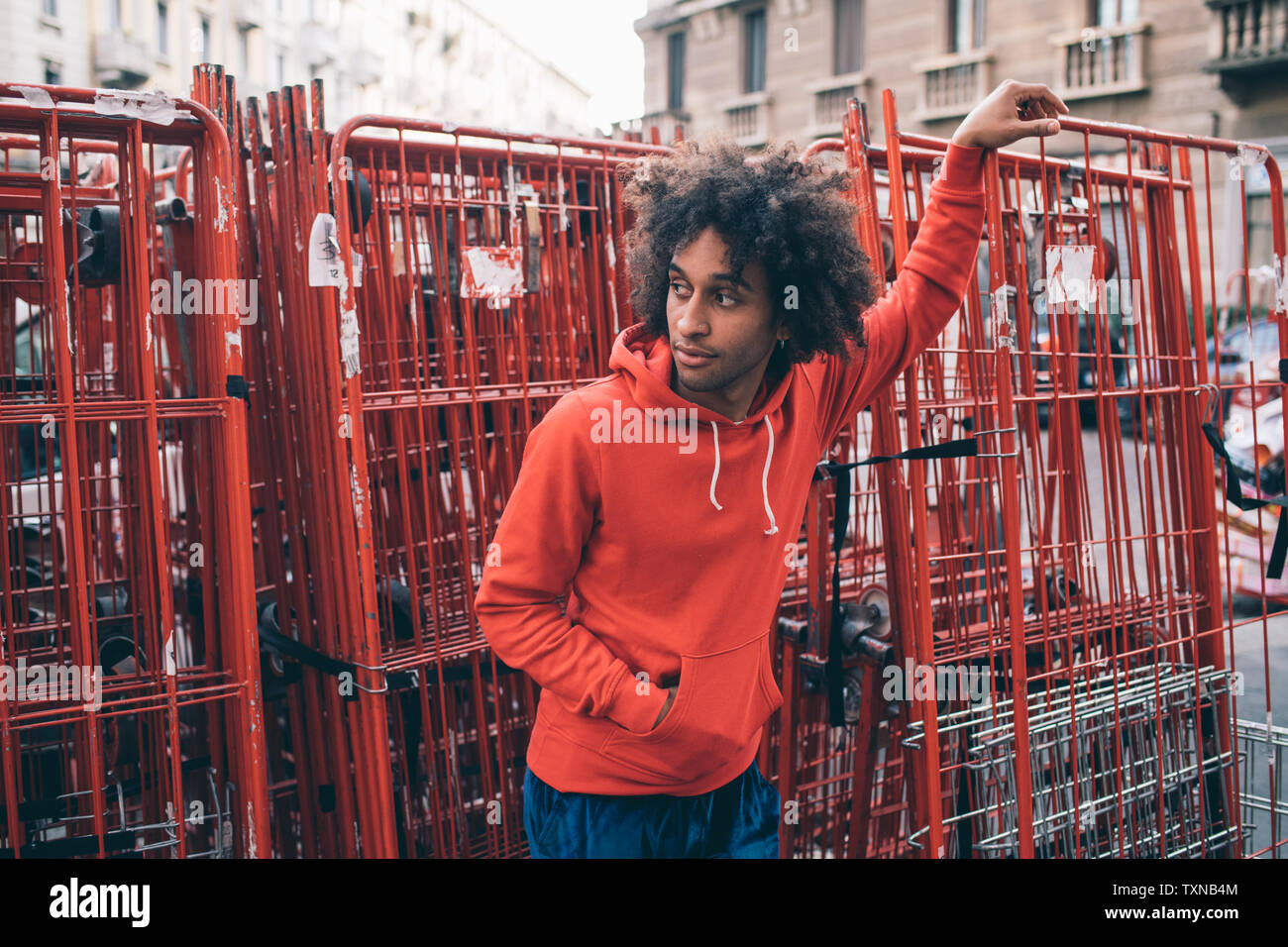 Steel frames hi-res stock photography and images - Alamy