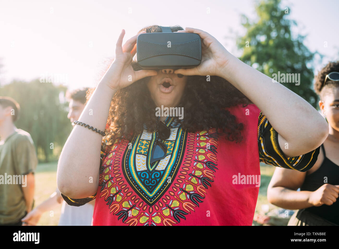 Woman vr headset hi-res stock photography and images - Alamy