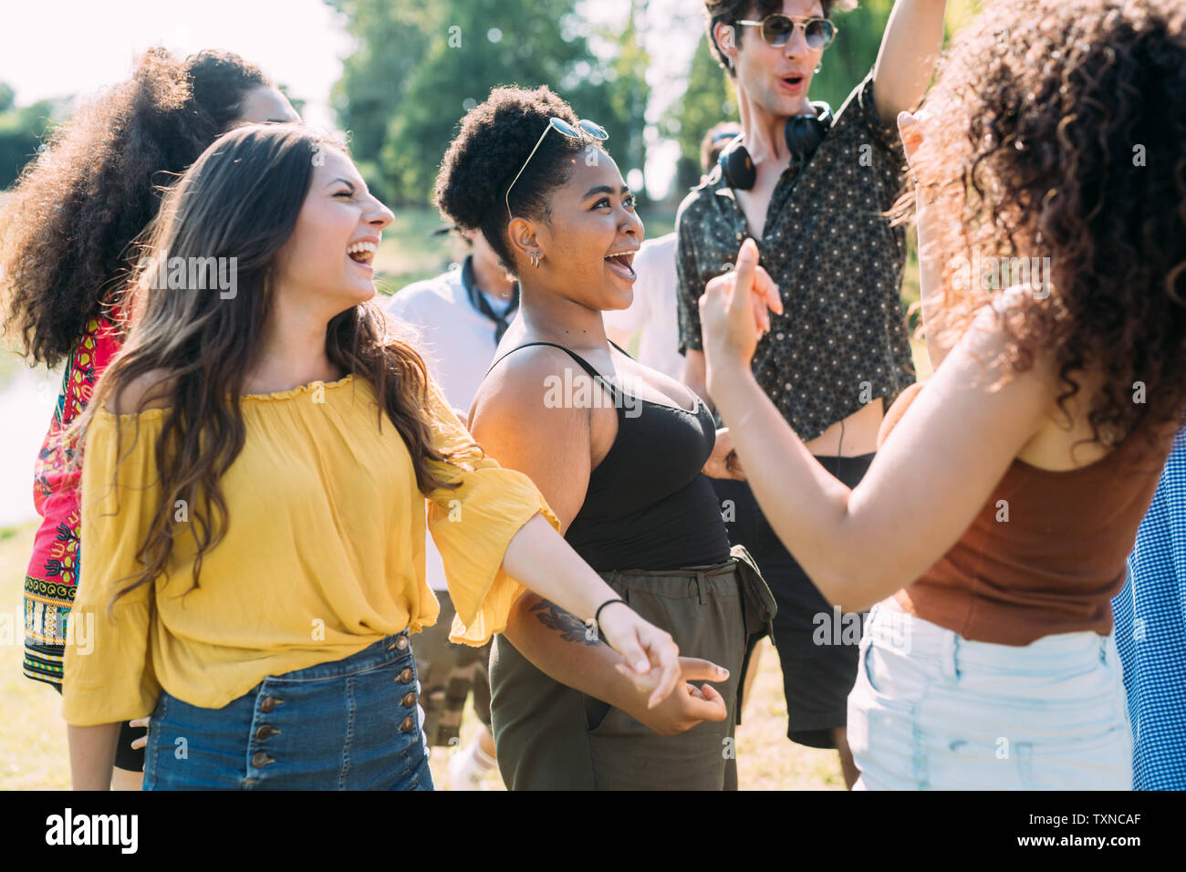 Group of friends dancing hi-res stock photography and images - Alamy