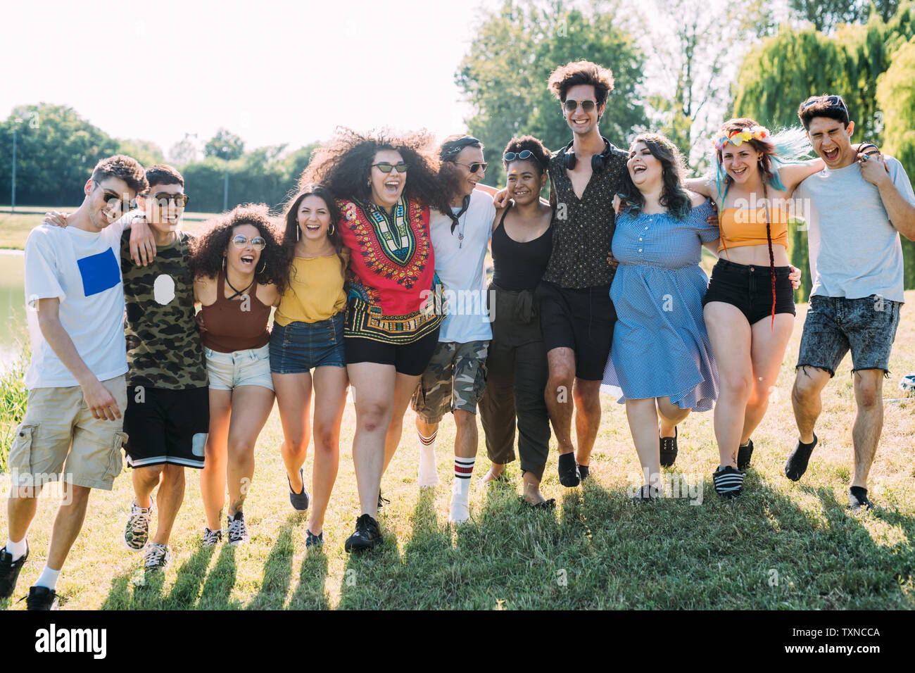 Group of friends dancing hi-res stock photography and images - Alamy