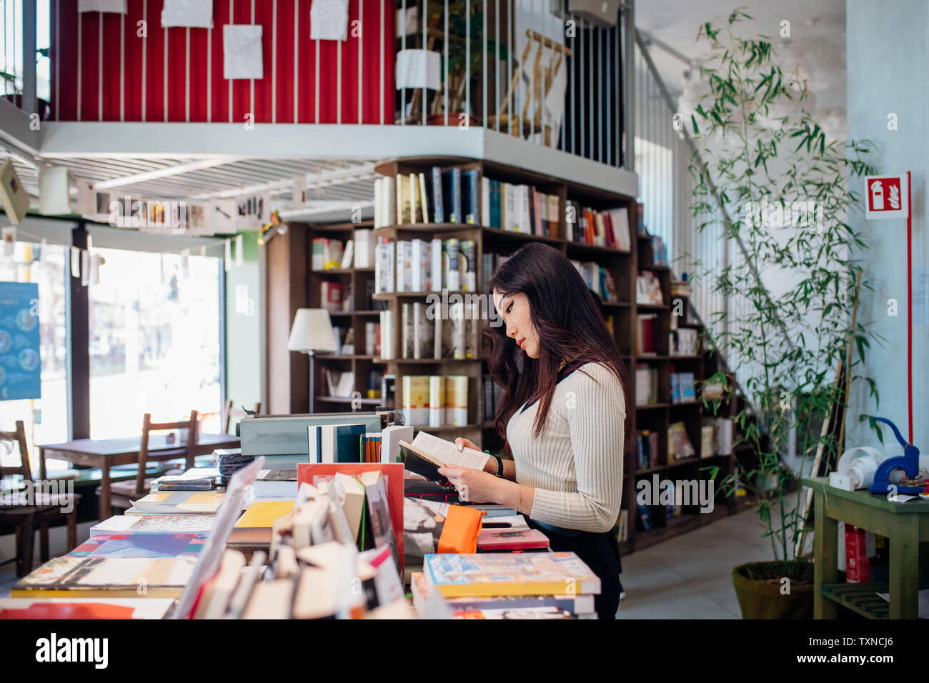 Browsing Books High Resolution Stock Photography and Images - Alamy