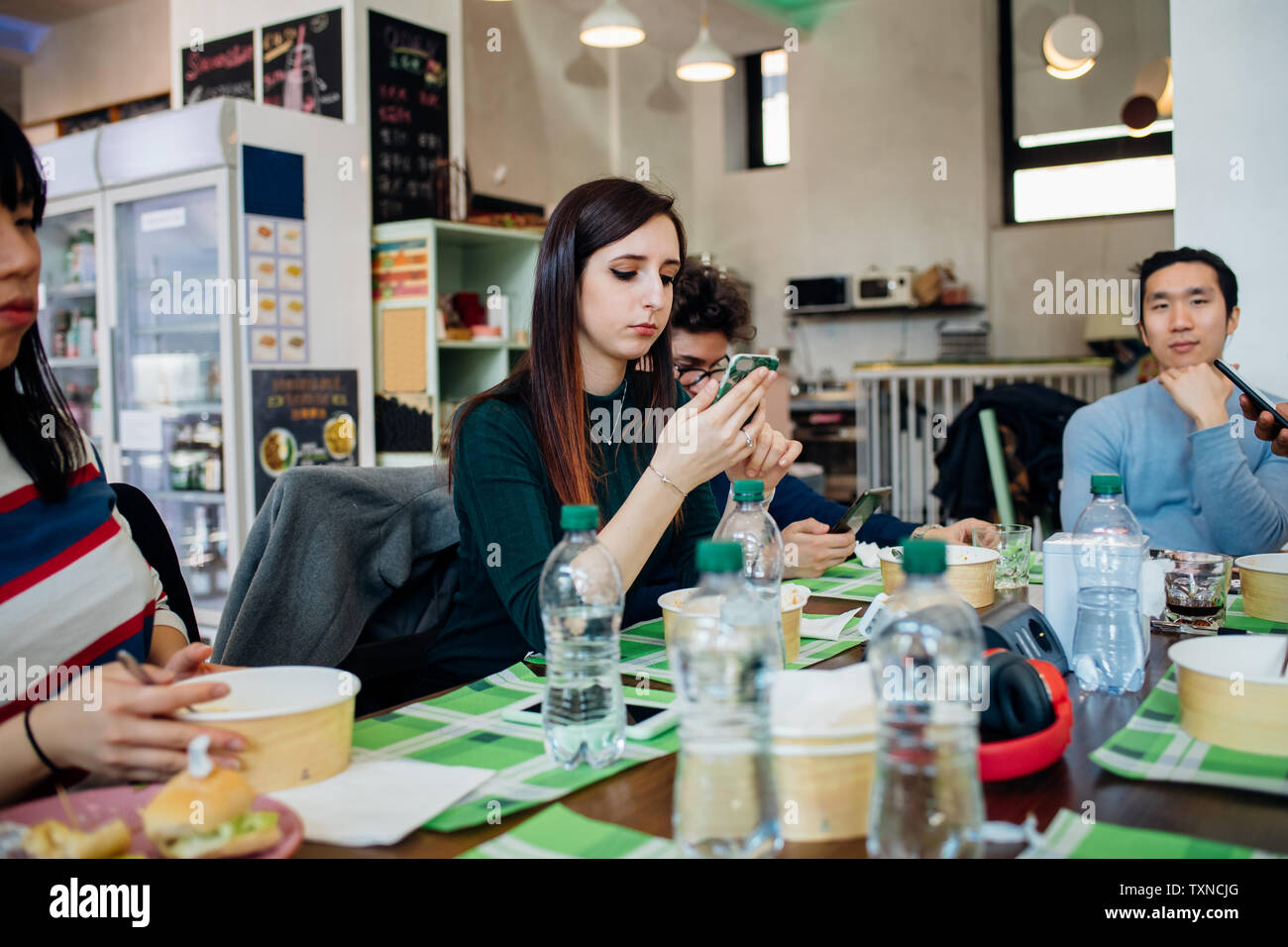 Business team working lunch hi-res stock photography and images - Alamy