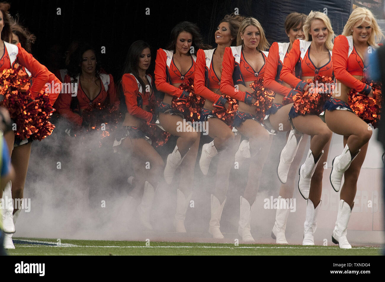 Denver broncos cheerleaders hi-res stock photography and images - Alamy
