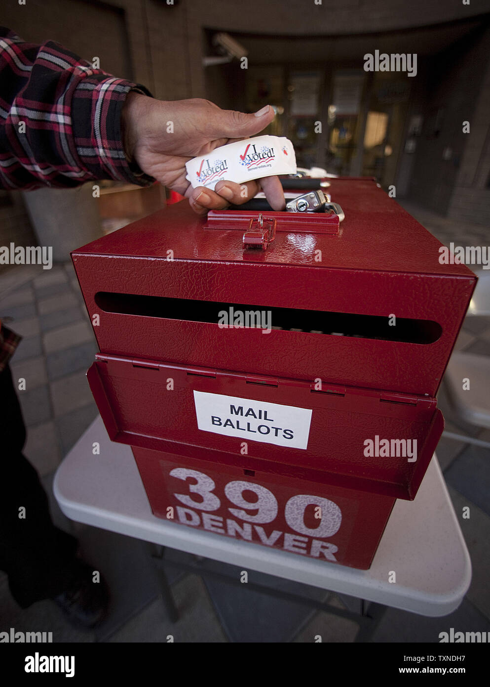 Ballot box awaits an election hi-res stock photography and images - Alamy
