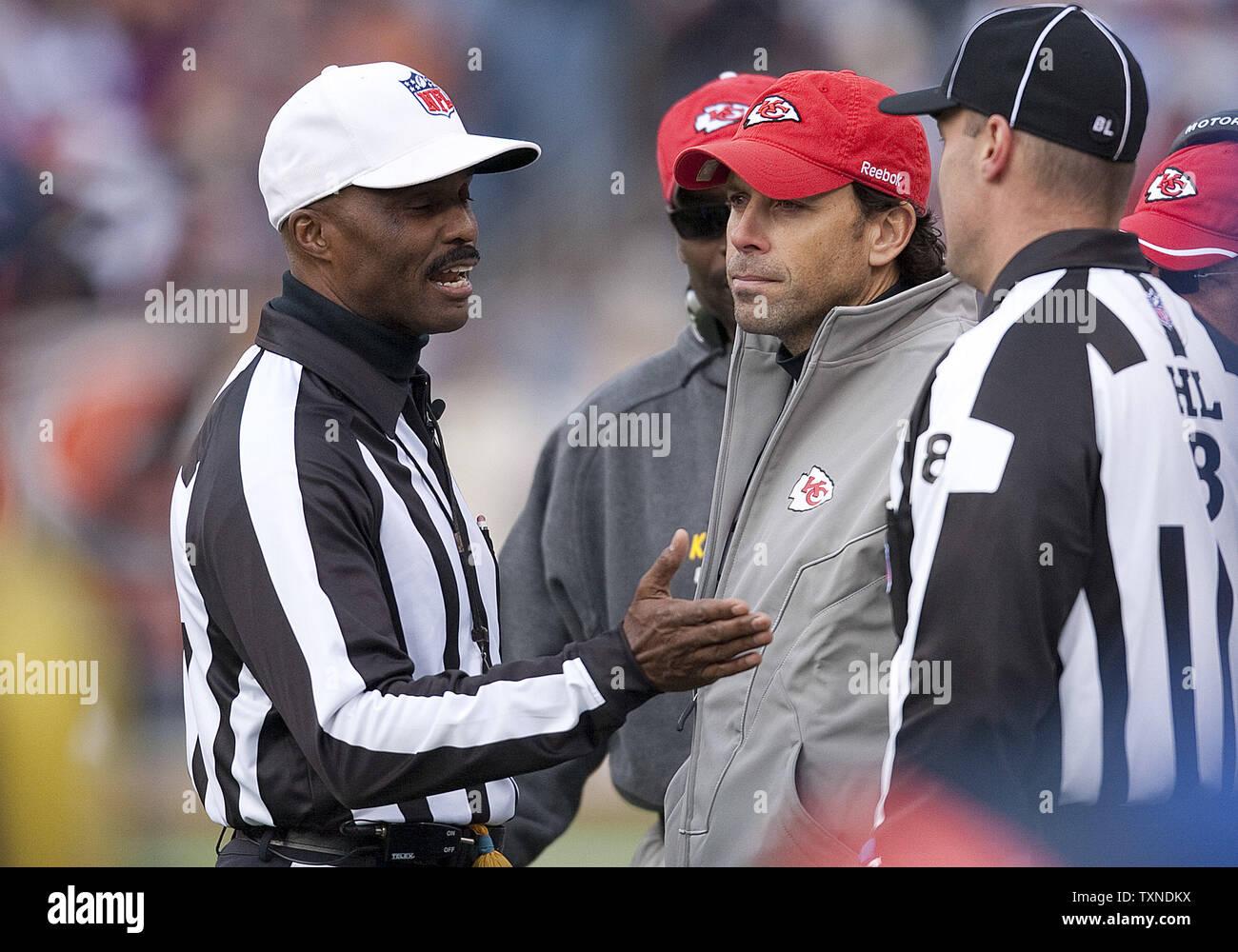 Referee mike carey 2010 hi-res stock photography and images - Alamy