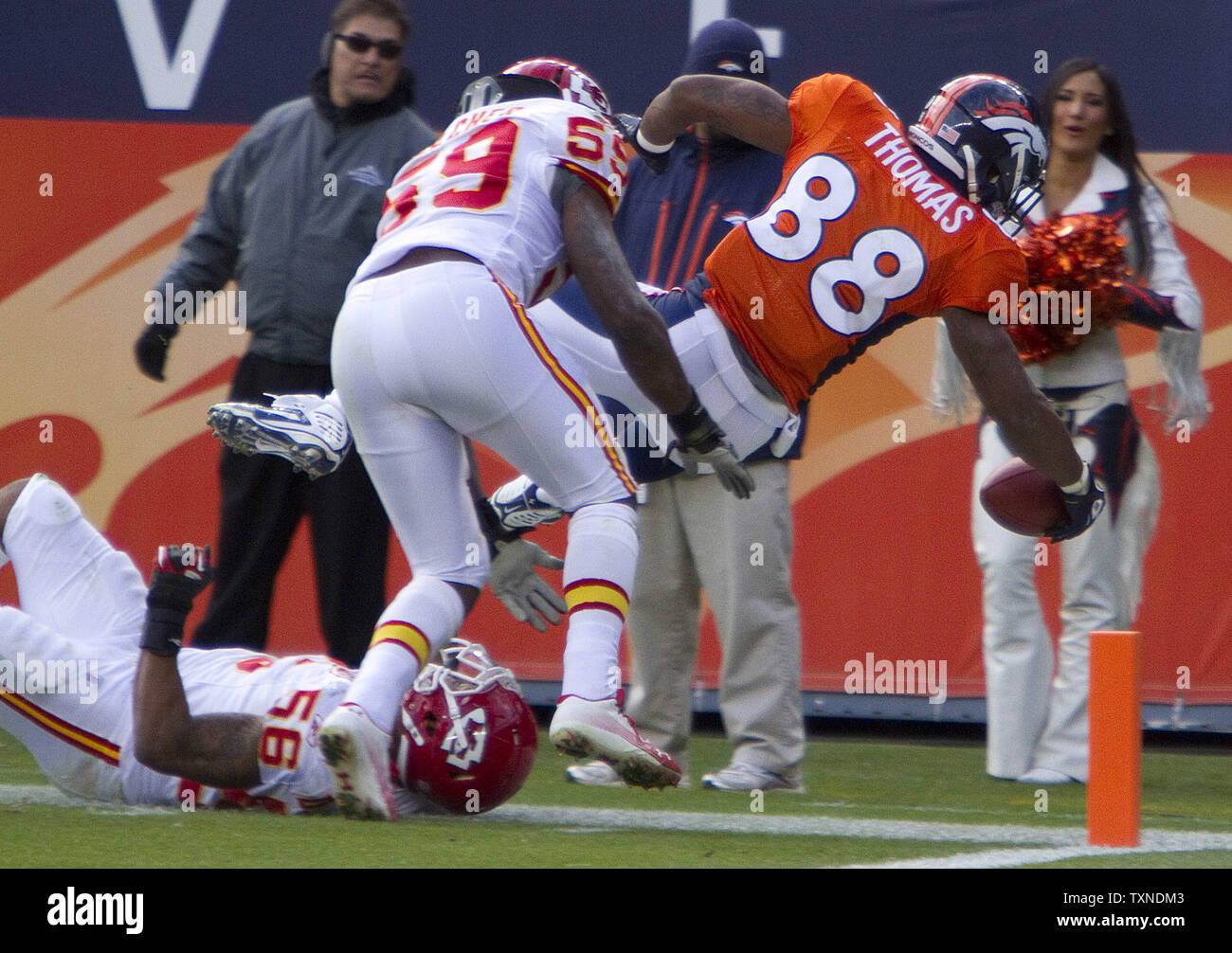 Derrick thomas chiefs hi-res stock photography and images - Alamy